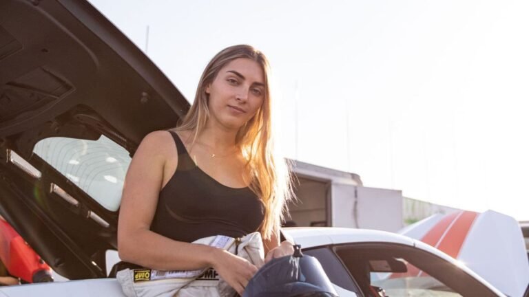 Emelia Hartford Age, Net Worth, Partner, Wikipedia Biography ...